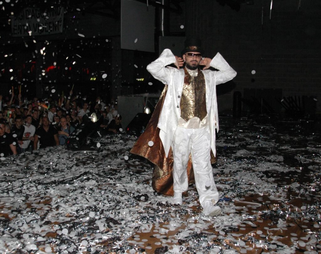 Gigi D’Angostino, la extravagancia hecha leyenda – The Electro Side